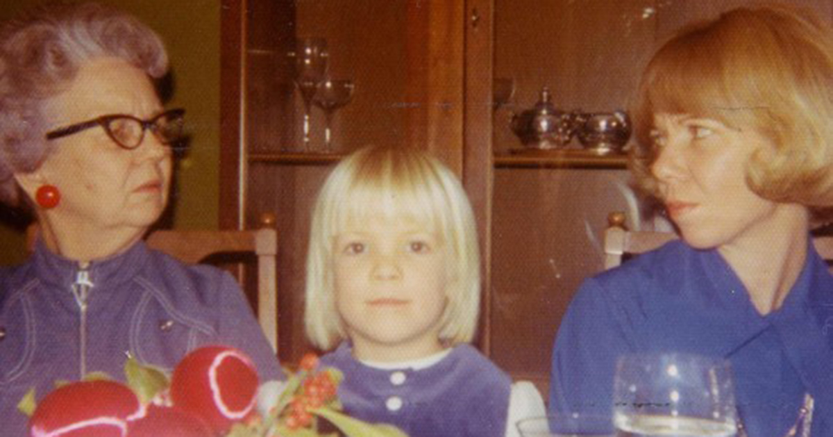21 Extremely Uncomfortable Mom Photos Just in Time for Mother's Day