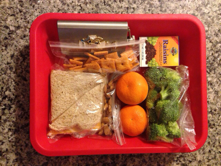 13 Extremely Sad and Hilarious Sack Lunches