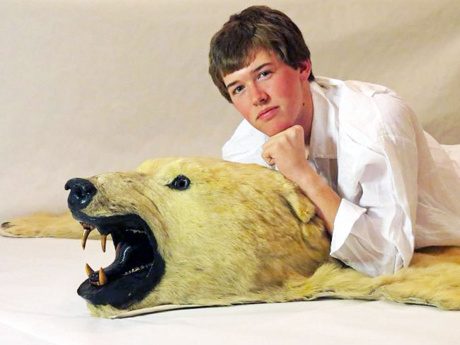 20 Bizarre Senior Portraits