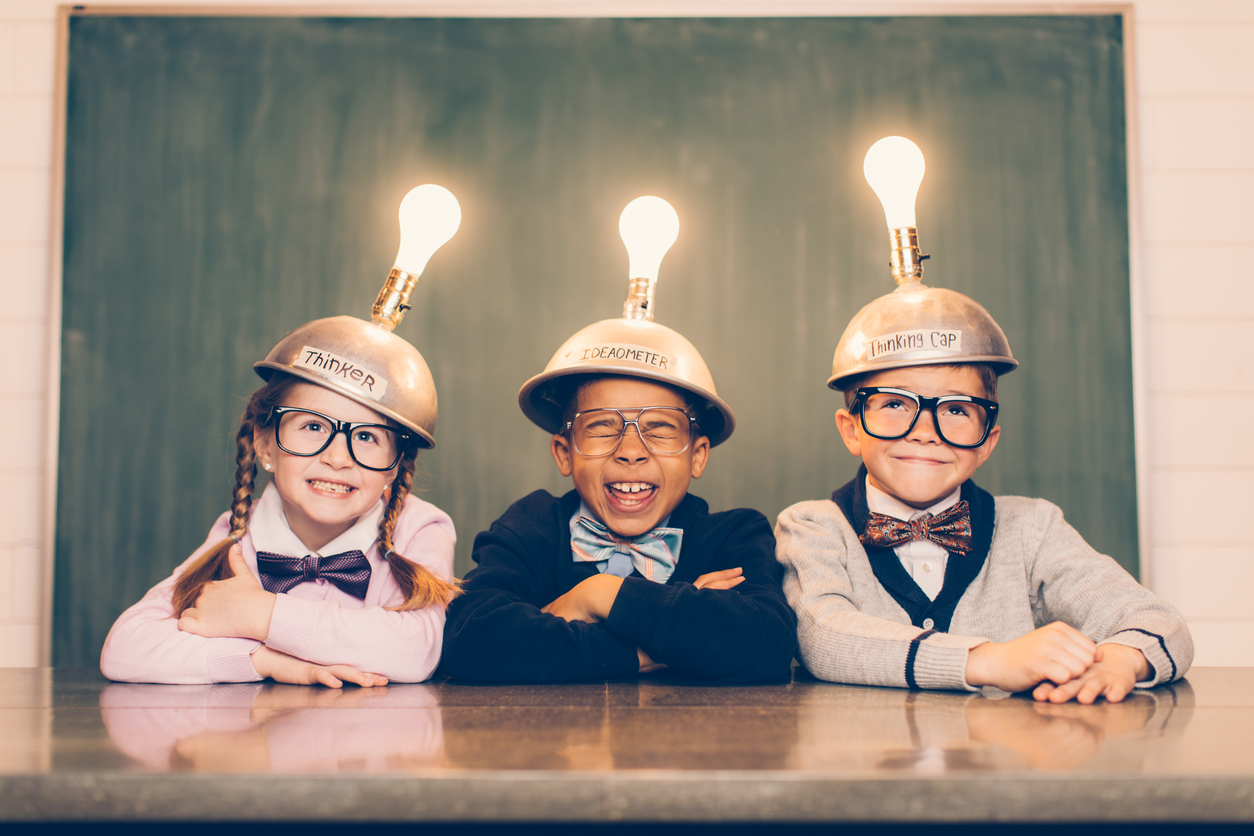 19 Times Kids Had More Fun with Random Objects Than Their Toys