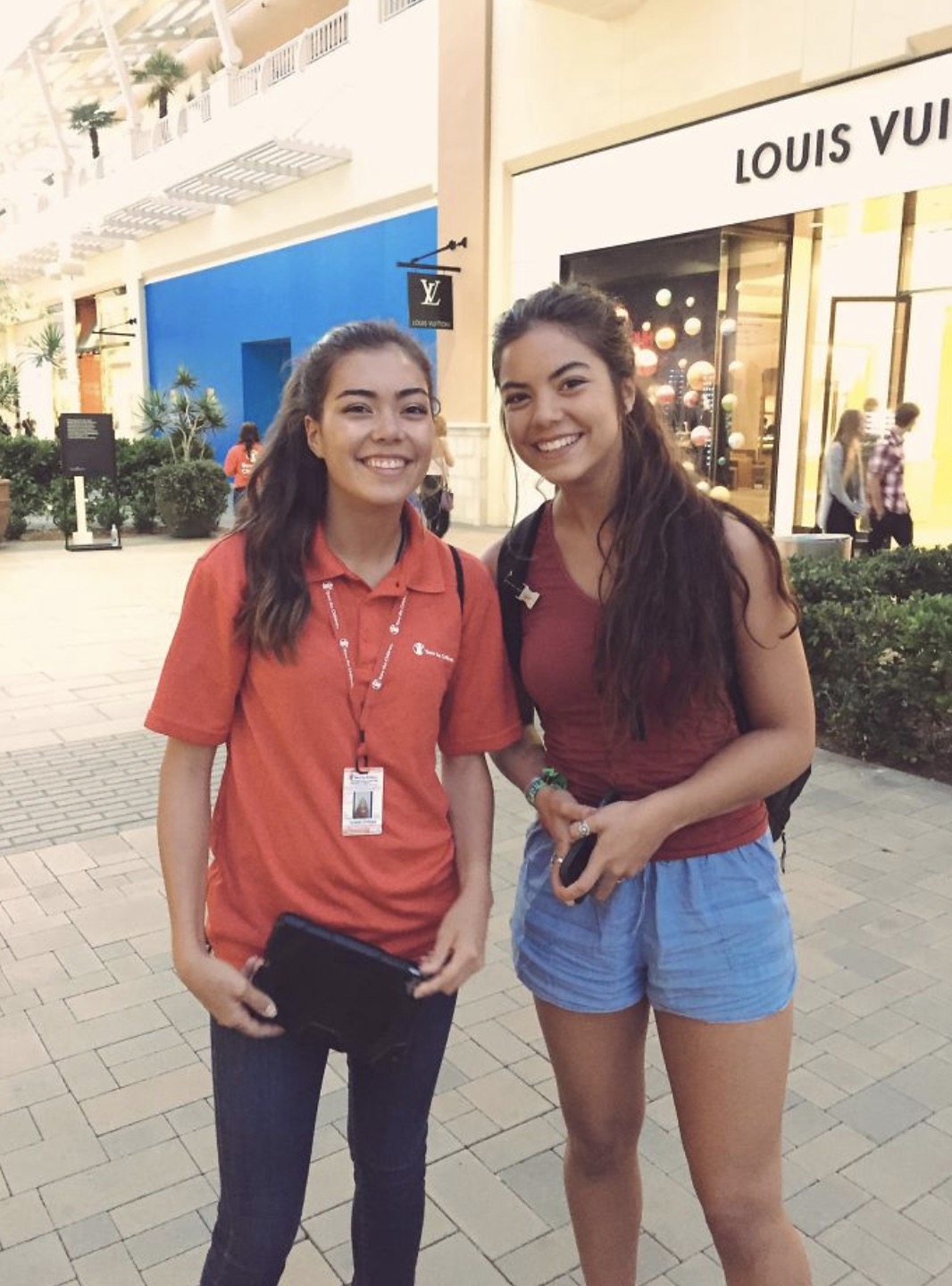 15 People Who Randomly Met Their Doppelgangers