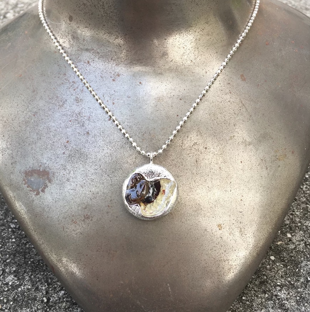 Parents Are Actually Turning Their Baby's Umbilical Stump Into Jewelry