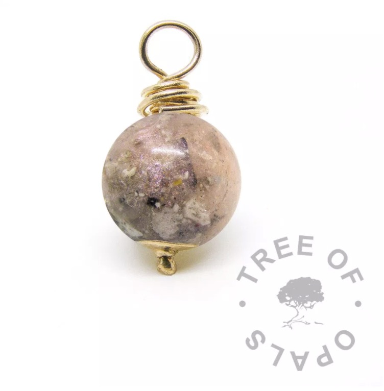 Parents Are Actually Turning Their Baby's Umbilical Stump Into Jewelry