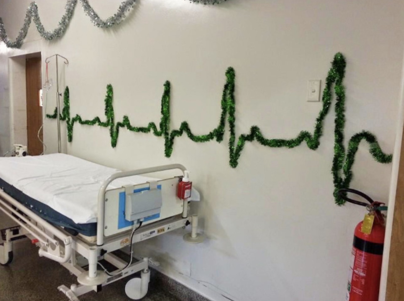15 Improvised Christmas Decorations Made By Hospital Staff