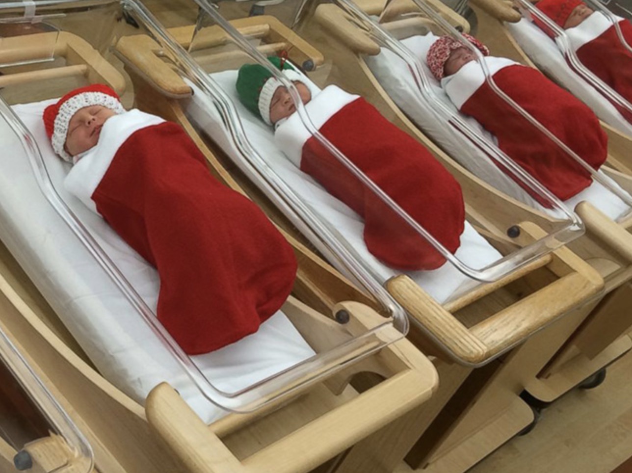 15 Improvised Christmas Decorations Made By Hospital Staff