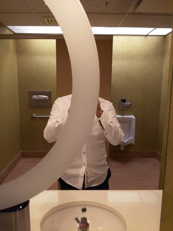 15 Funny Bathroom Mirror Design Fails
