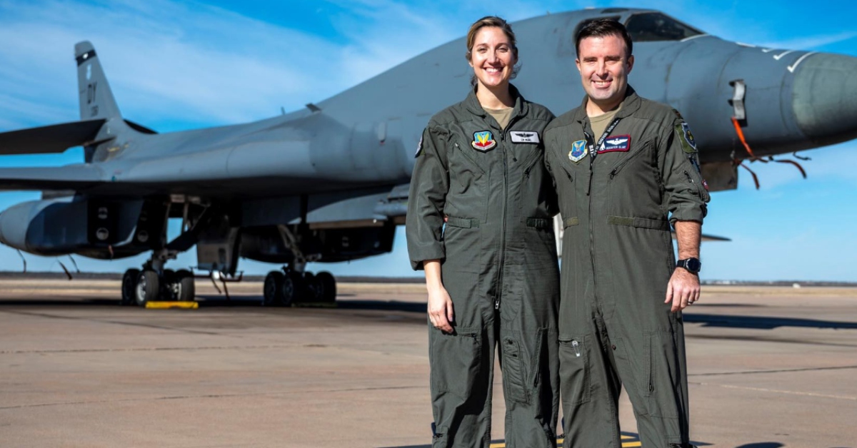 Real-Life “Top Gun” Pilots Are Married and Their Baby-To-Be Has Flown ...
